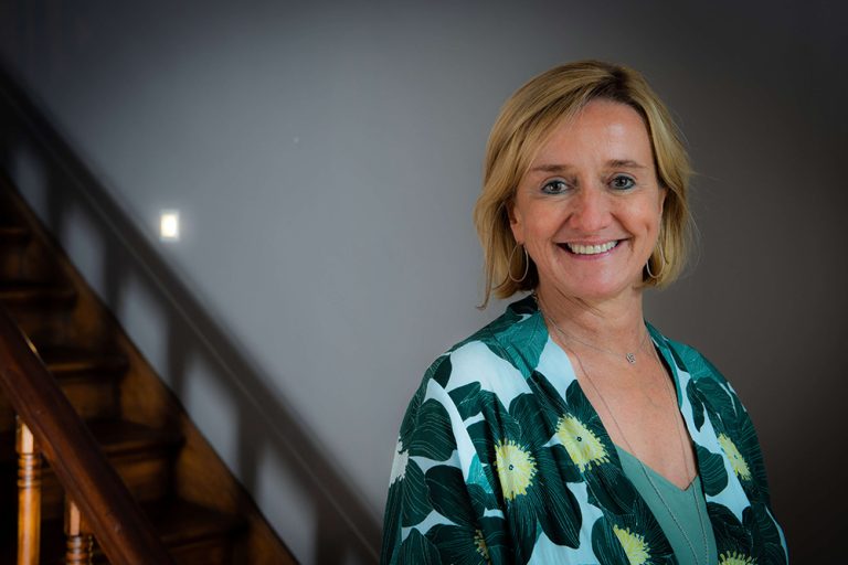 De spiegel met Ingrid Stevens: kunst biedt troost - Leo Stevens